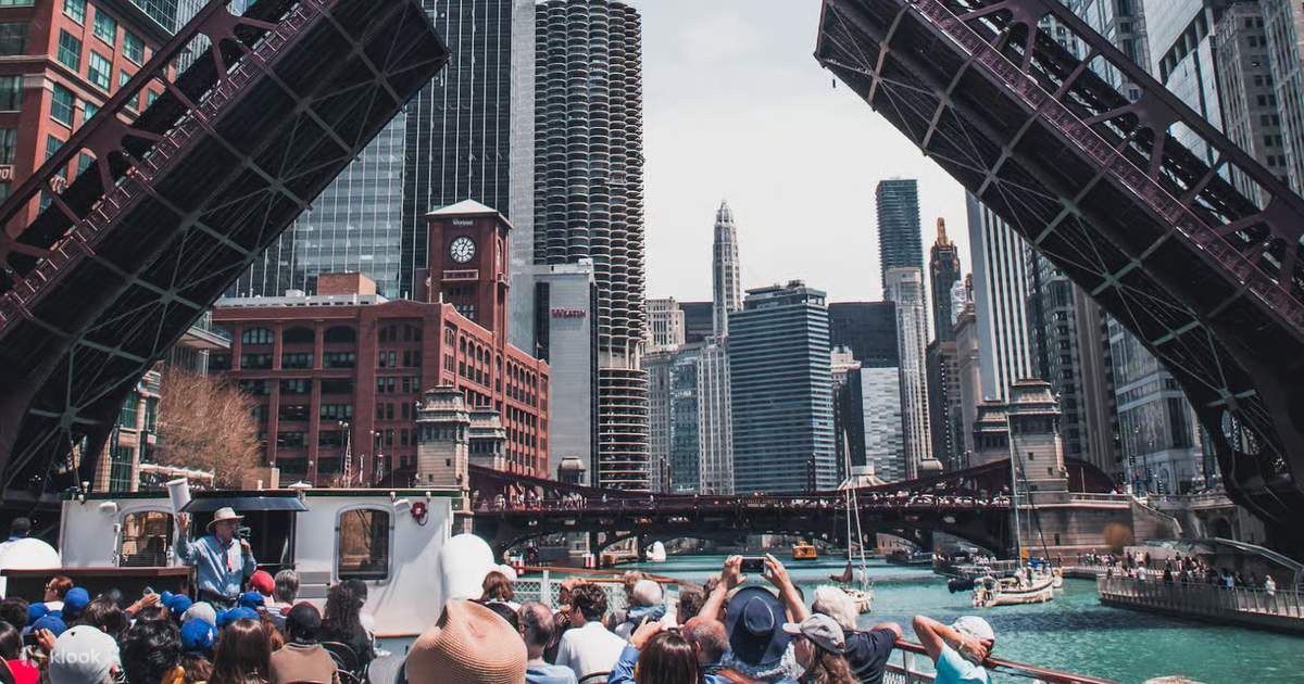 Chicago Architecture Center and Chicago's First Lady Half-day River ...