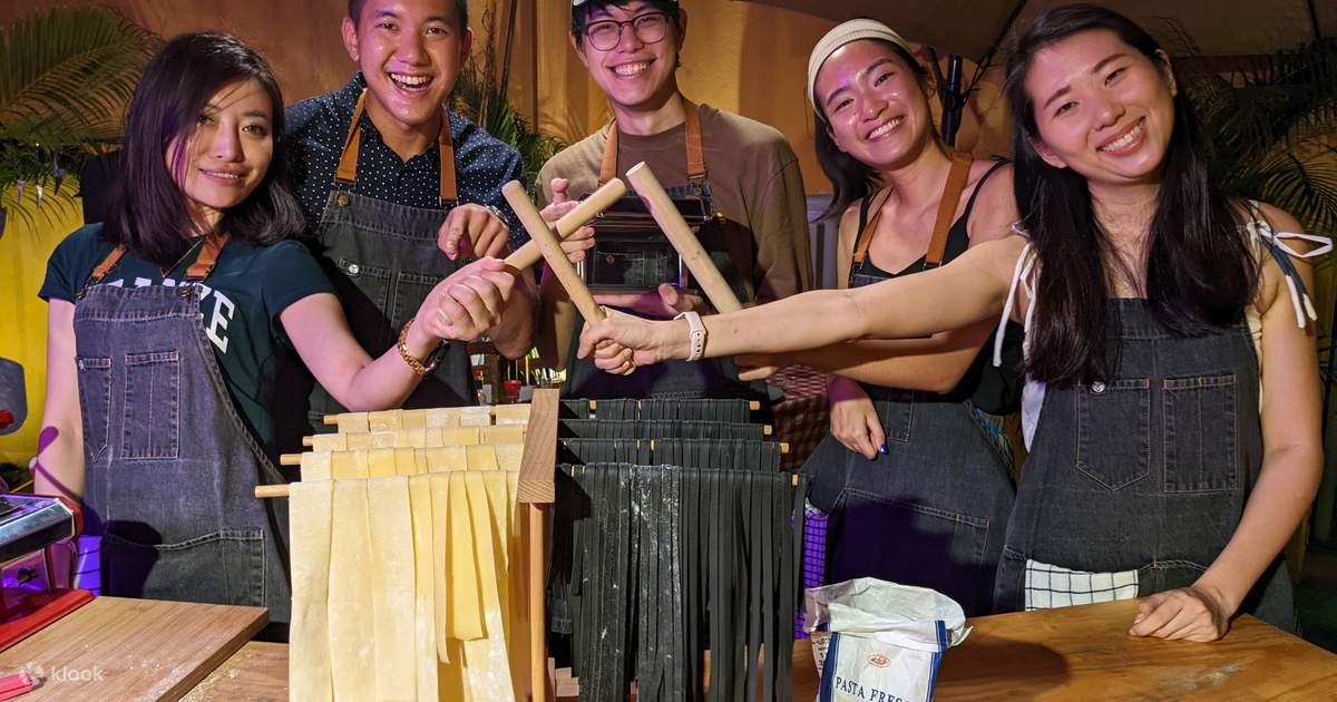 Pizza and Pasta Making Experience at The Sundowner - Klook Singapore