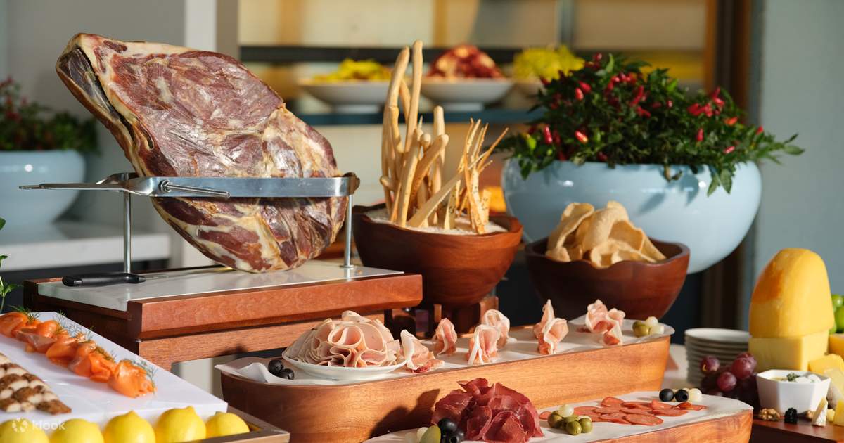 【Southeast Asian Buffet Dinner】Seafood Buffet at MGallery Hotel ...