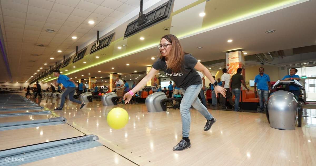 Bowl with SingaporeBowling@Rifle Range in Temasek Club - Klook