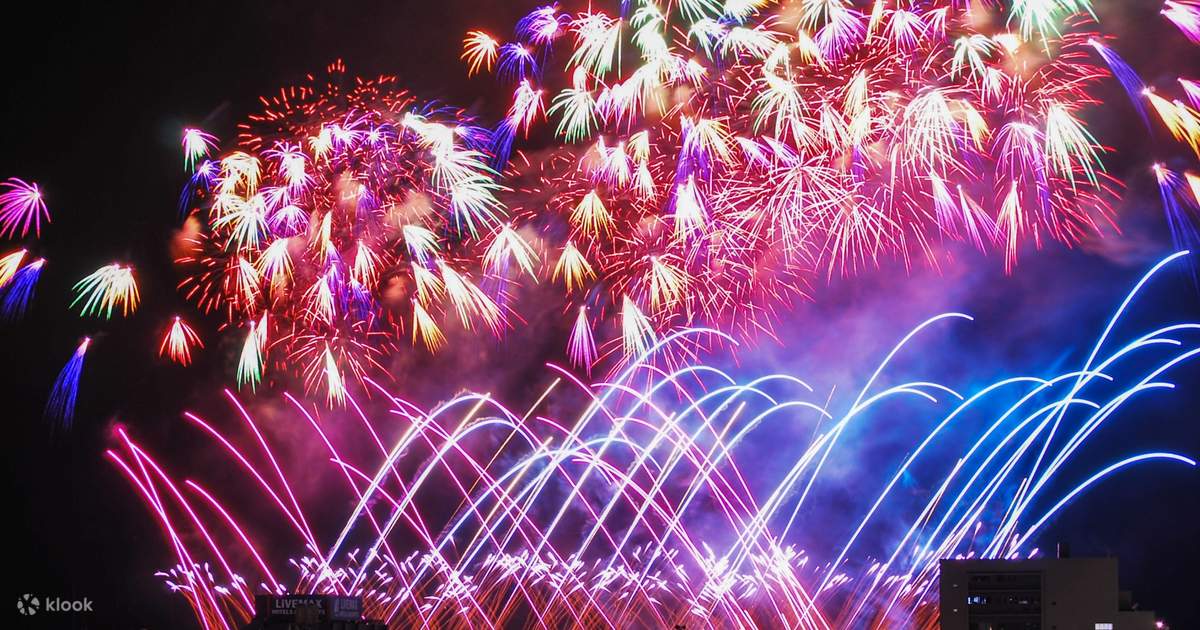 Das Atami Fireworks Festival, Izu Omuro und das Geschäftsviertel Atami ...