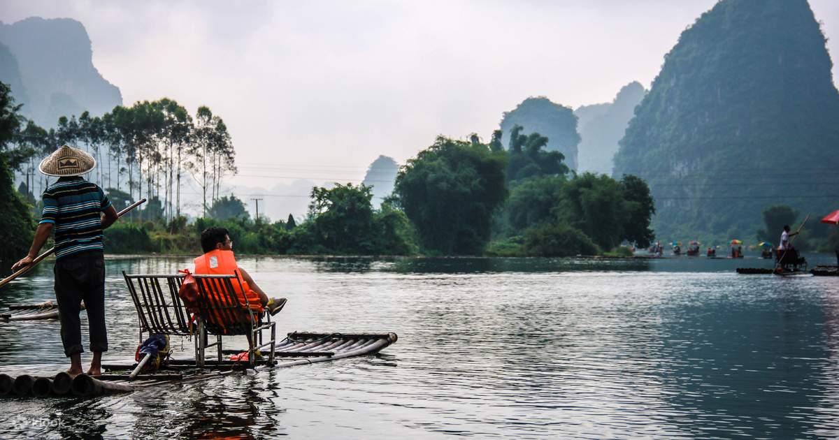 Excursión privada de un día a los alrededores de Guilin Yangshuo: balsa ...