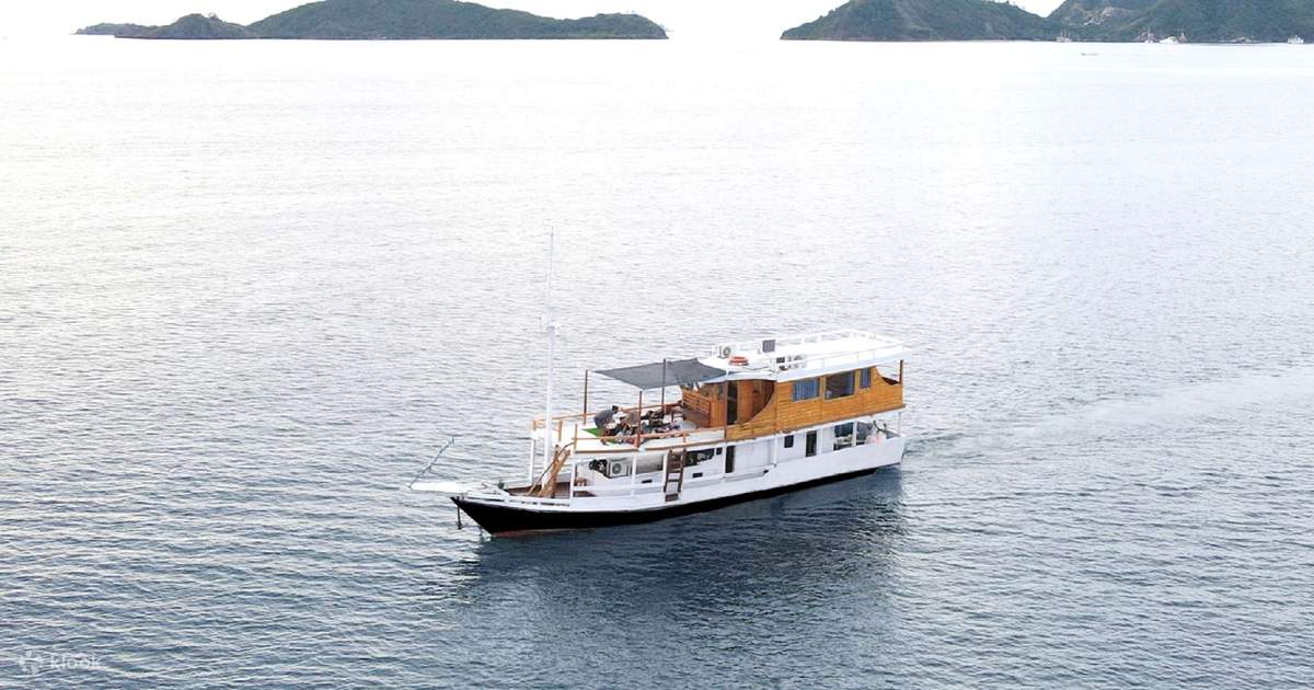 Kapal Sentral Phinisi 3D2N Sailing Komodo Liveaboard Labuan Bajo - Klook