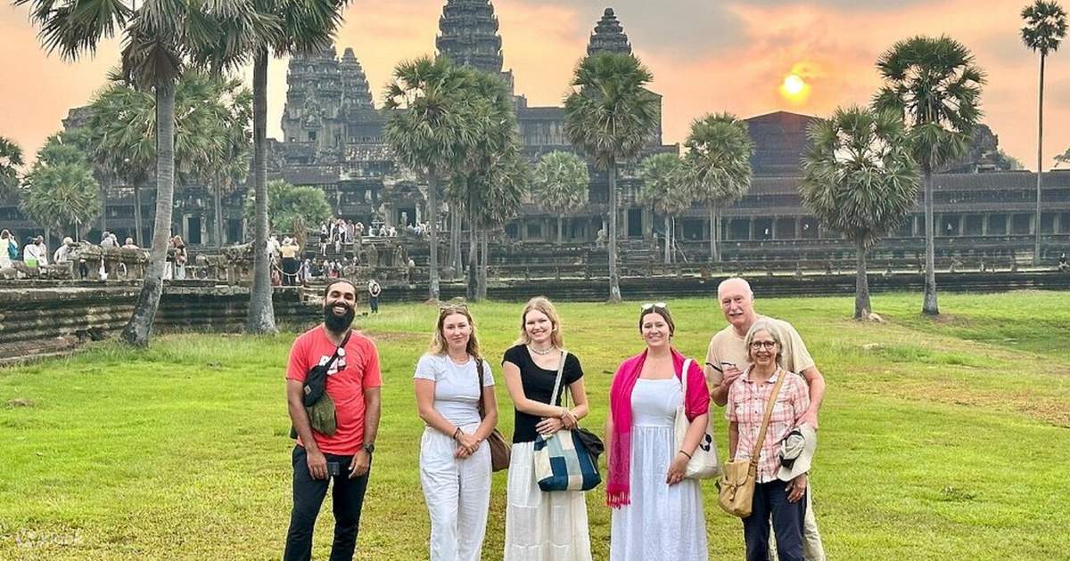 Siem Reap: Angkor Wat Sunrise Guide Tour With Small Group - Klook Singapore