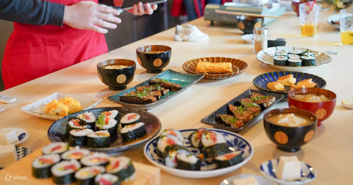Sushi Roll Cooking Class with a Visit to Local Supermarket in Tokyo - Klook