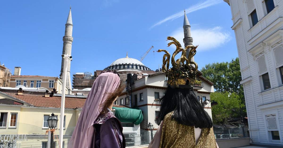 Istanbul: Ottoman Dress-Up & Rooftop Photo Shoot Experience - Klook