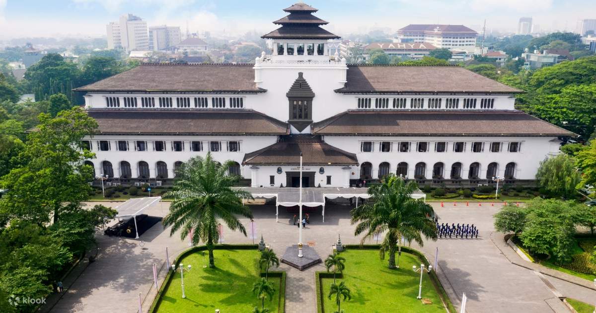 Shopping and Food Tour in Bandung - Klook