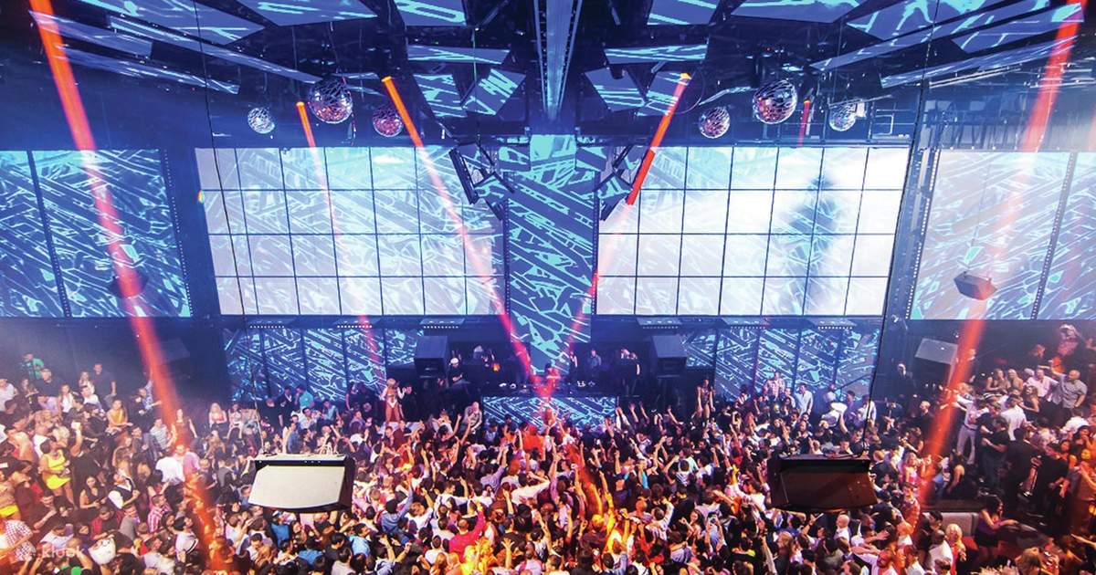 Klub Malam Grup 4 Jam Merangkak Dengan Bus Pesta Dengan Minuman Gratis ...