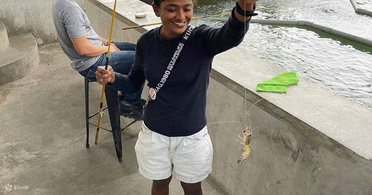Prawn Fishing Experience at Utama Prawning, Petaling Jaya - Klook Malaysia