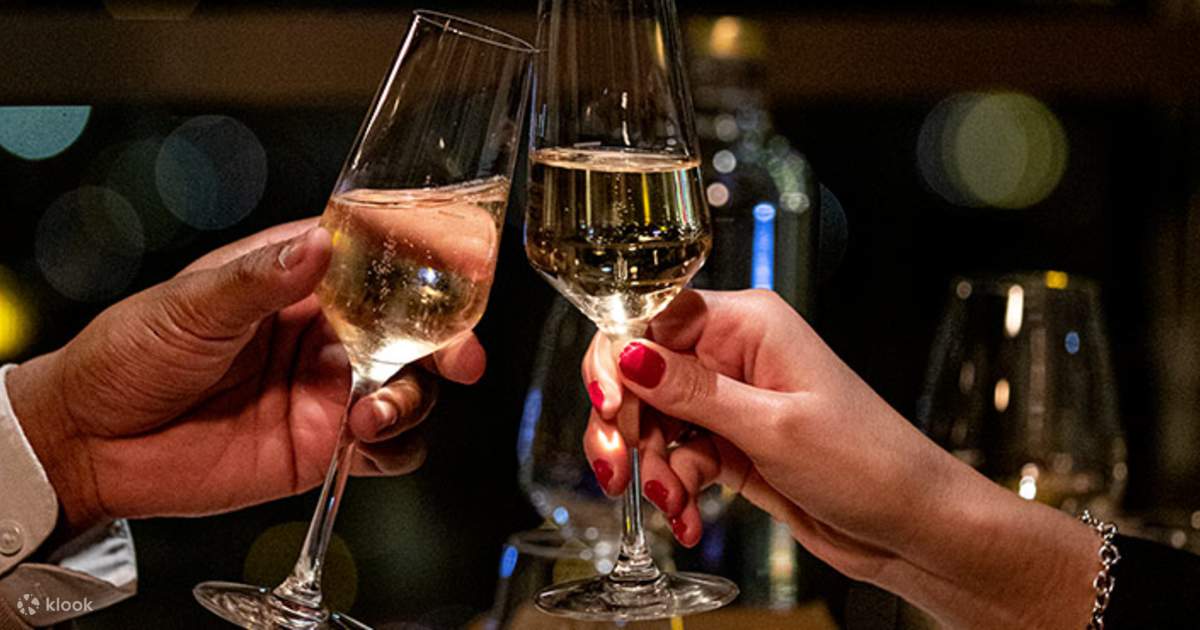 Disfrute de una lujosa cena en la Torre Eiffel con acceso al primer ...