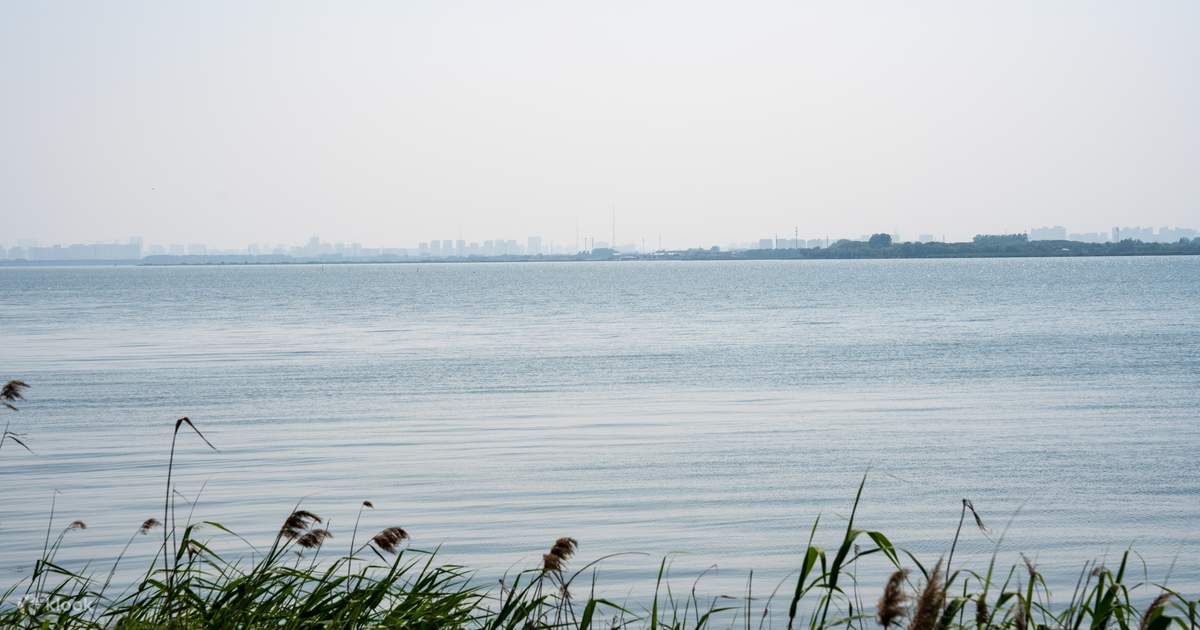 Yangcheng Lake Beauty Legs Scenic Area & Chongyuan Temple & Huayi ...