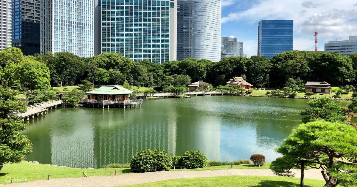 Tokyo Landmark 6 Highlights Day Tour: Imperial Palace, Koami Shrine ...