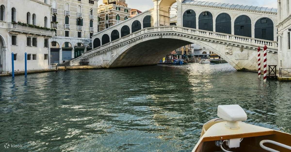 Traditional Grand Canal gondola ride with serenade in Venice - Klook ...