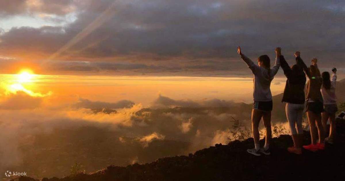 Esperienza di trekking al tramonto sul Monte Batur a Bali, Indonesia ...
