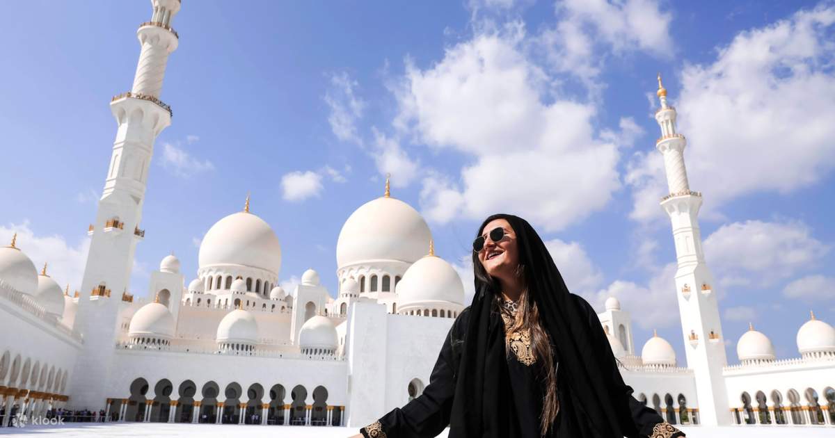 Professional Photoshoot at Sheikh Zayed Mosque from Abu Dhabi - Klook India