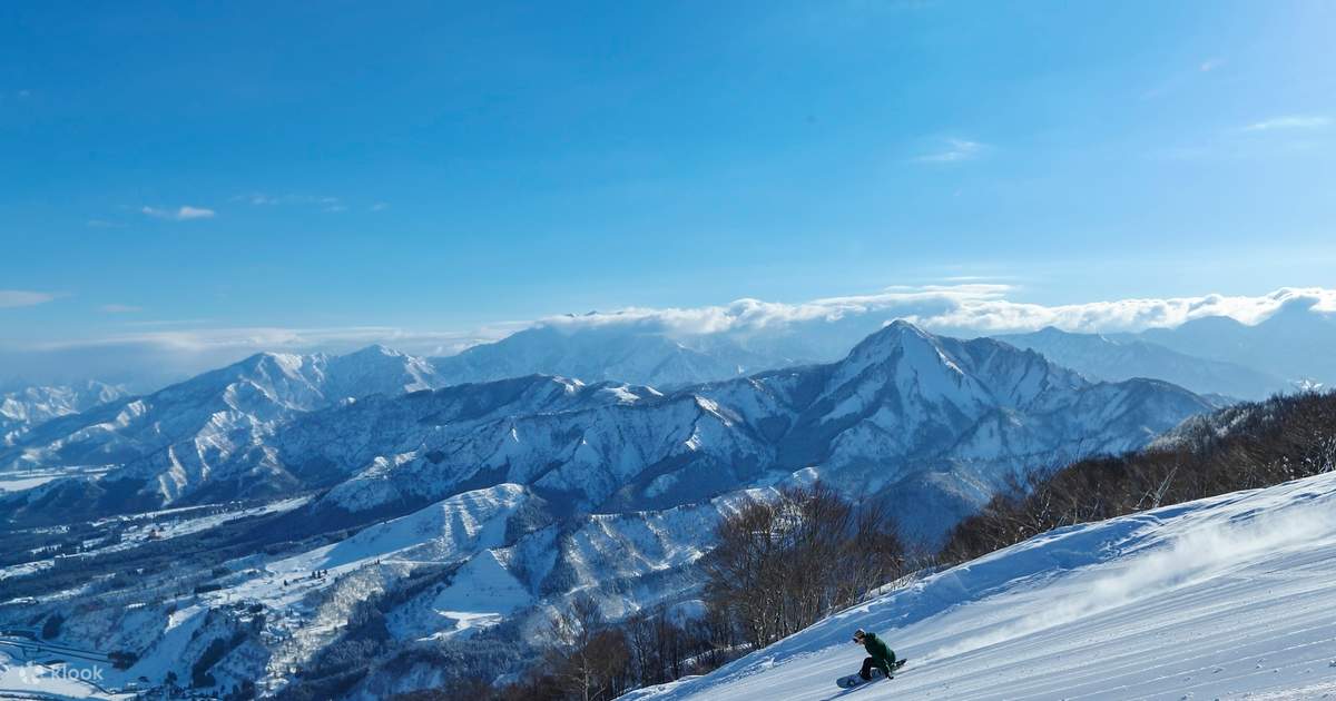 Ishiuchi Maruyama Ski Resort One-Day Bus Tour (Full Rental Included ...