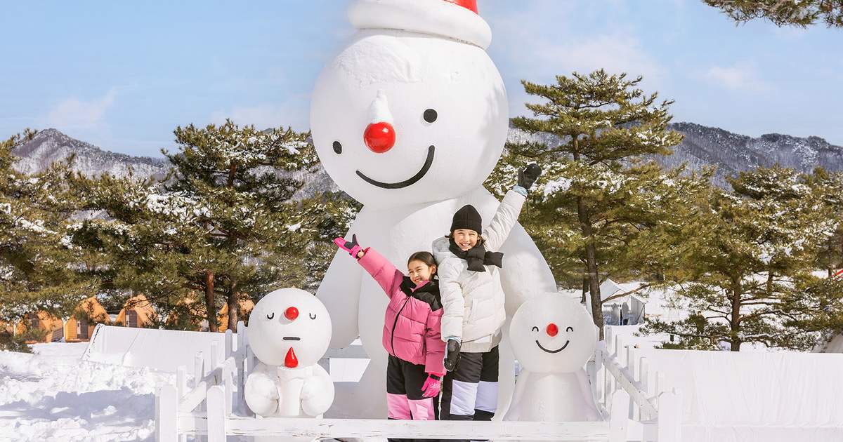 Vivaldi Park Snowyland & Eobi Ice Valley Day Tour from Seoul - Klook
