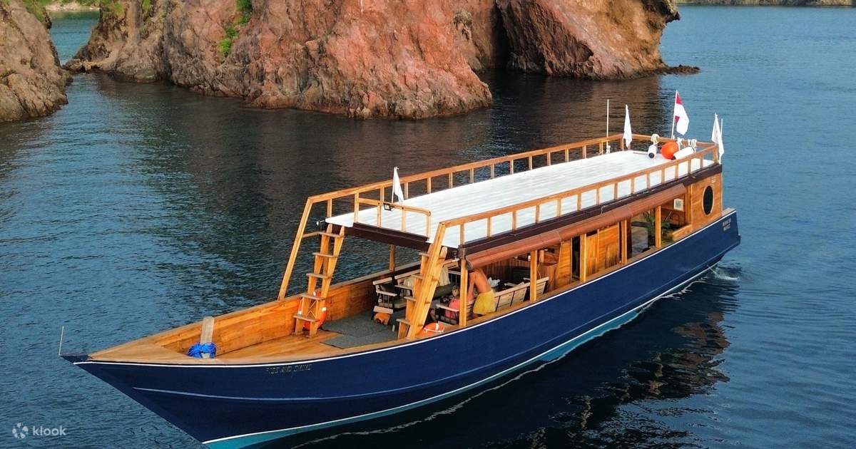 Lawatan Sehari ke Komodo Dengan Bot Kayu Mewah dari Labuan Bajo - Klook ...