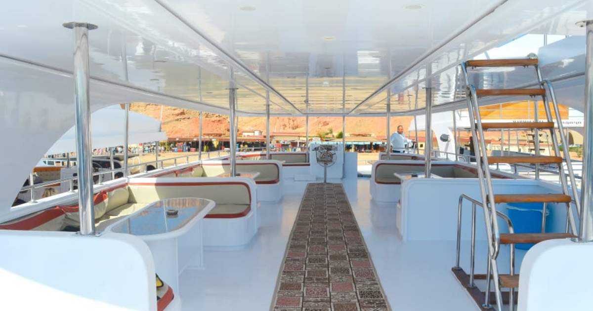 Lusso in mare: Gita privata in yacht a Sharm El Sheikh con pranzo e ...