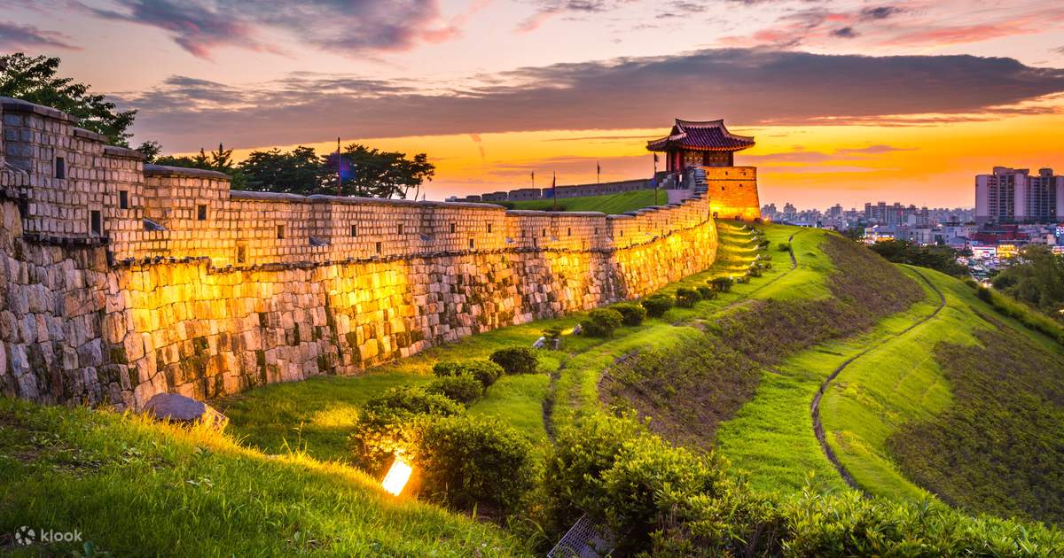 Suwon Hwaseong Night View Tour - Klook Canada