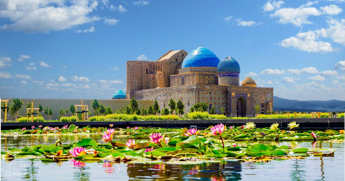 Mausoleum of Khoja Ahmed Yasawi & Arystanbab Mausoleum D'une journée ...