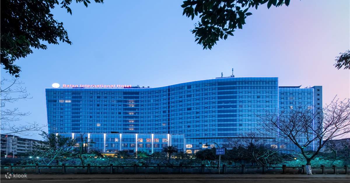 Chengdu Dujiangyan Bailun International Hotel (เล่นซูนัคพาราไดซ์ แพนด้า ...