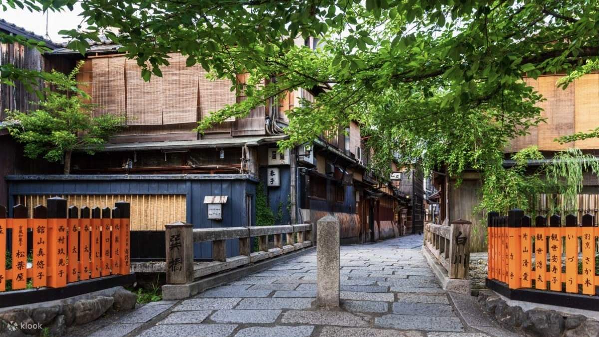 Gion Uemori Kaiseki Cuisine Tasting & Gion Surroundings & Yasaka Shrine ...