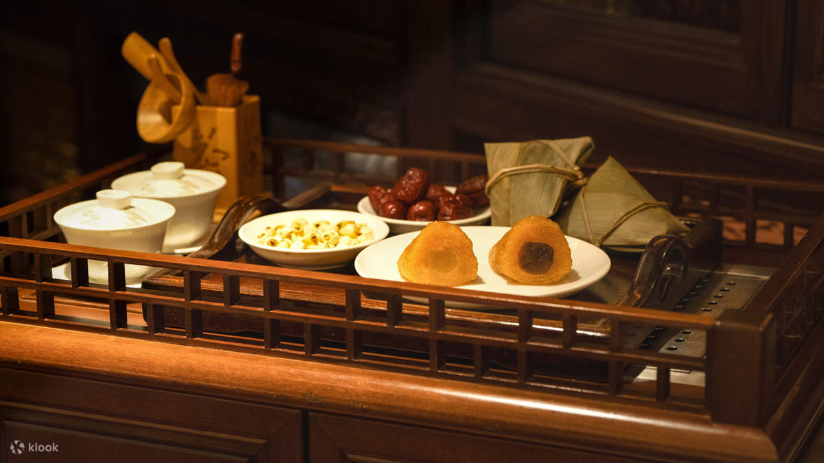 Spring Moon at The Peninsula Hong Kong | Abalone Rice Dumpling and XO ...