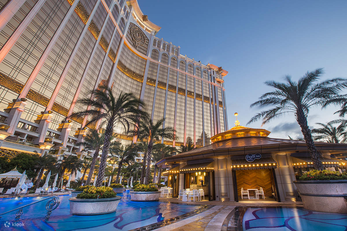 JW Marriott Hotel Macau with Deluxe King Room and Grand Resort Deck ...