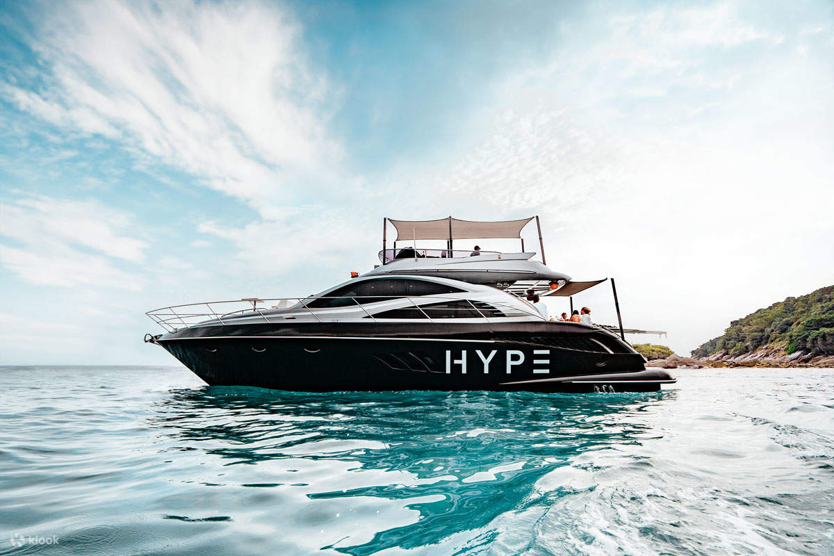 1 Day Join In Phuket Luxury Yacht Day Tour In Phuket And Phi Phi Island And Maya Bay Klook Singapore