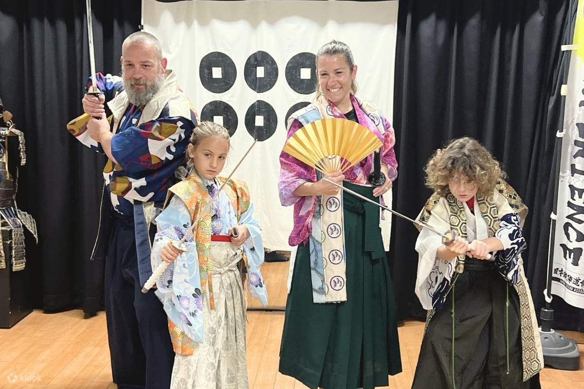 Experiencia Samurai & Ninja - Lucha con espadas y disfraces en Osaka ...