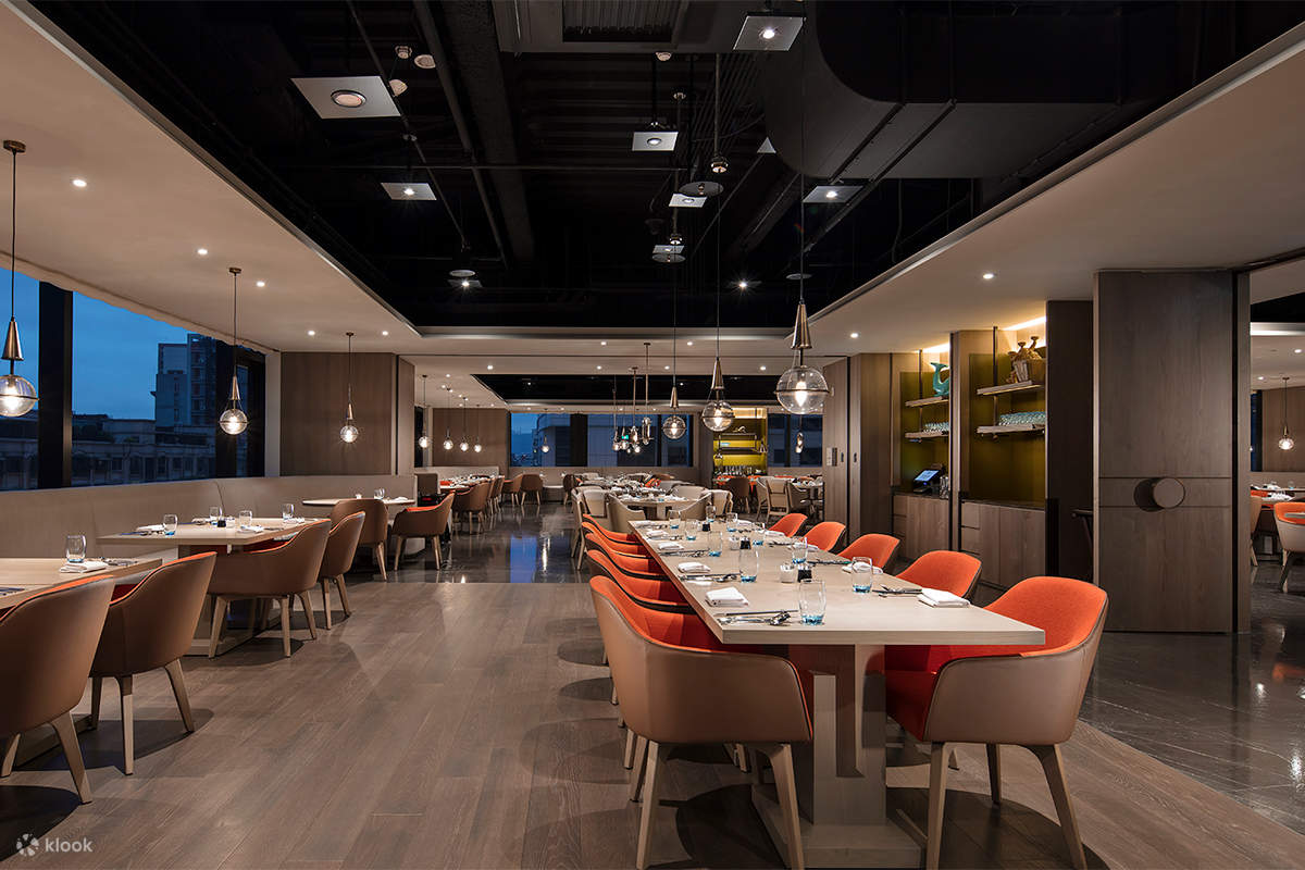 Hilton Hotel Xinban｜Yue Market｜MRT Banqiao Station - Klook