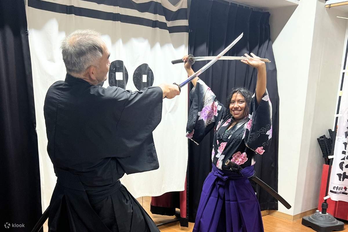 Experiencia Samurai & Ninja - Lucha con espadas y disfraces en Osaka ...