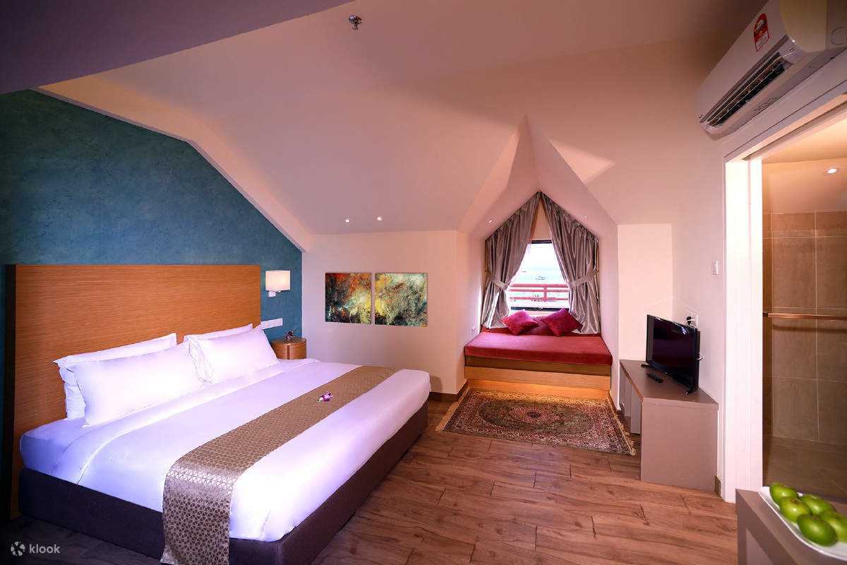 Bella Vista Waterfront and Splash Out Water Theme Park Ticket combo ...