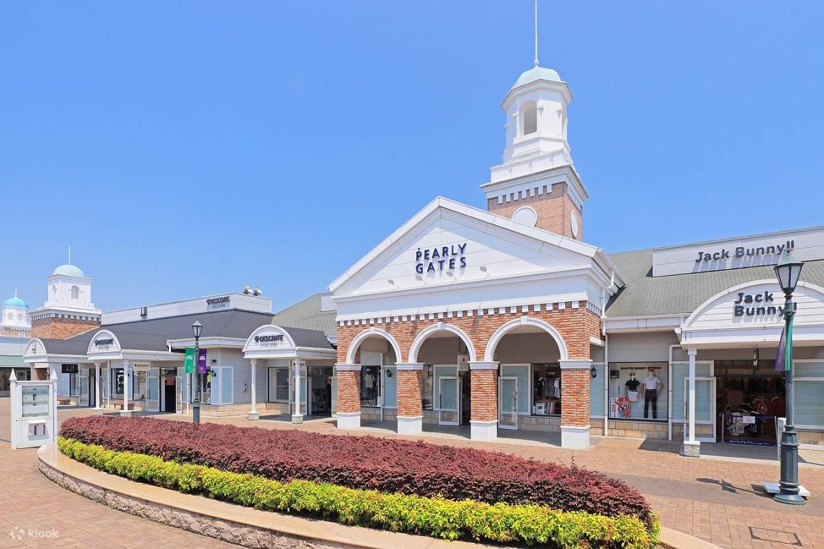 Taman Lavender Gunma, Petik Persik & Tur Outlet Sano dari Tokyo - Klook ...