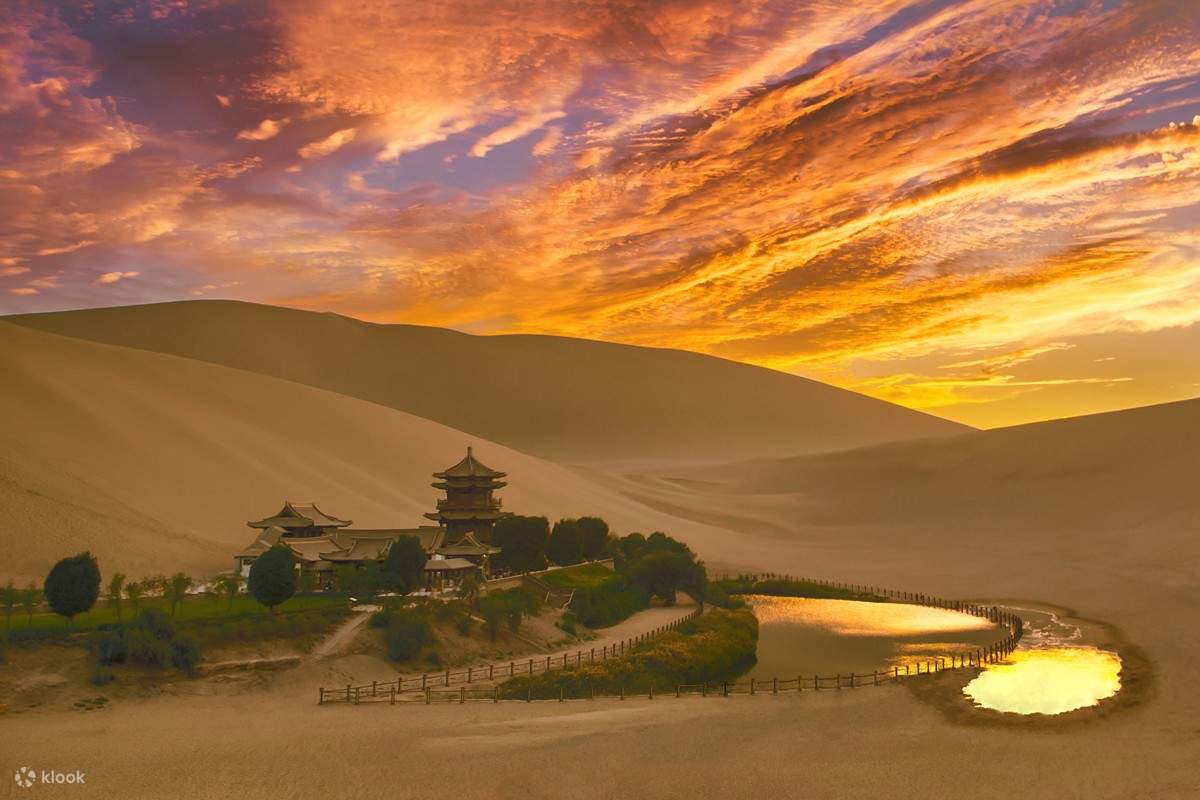 Dunhuang Private Day Tour: Singing Sand Mountain, Crescent Lake, Mogao ...