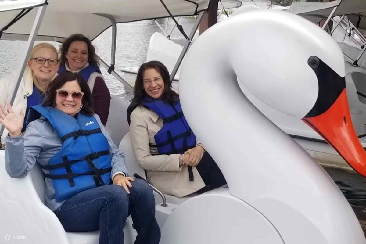 Swan Boats Rental in Echo Park Lake - Klook India