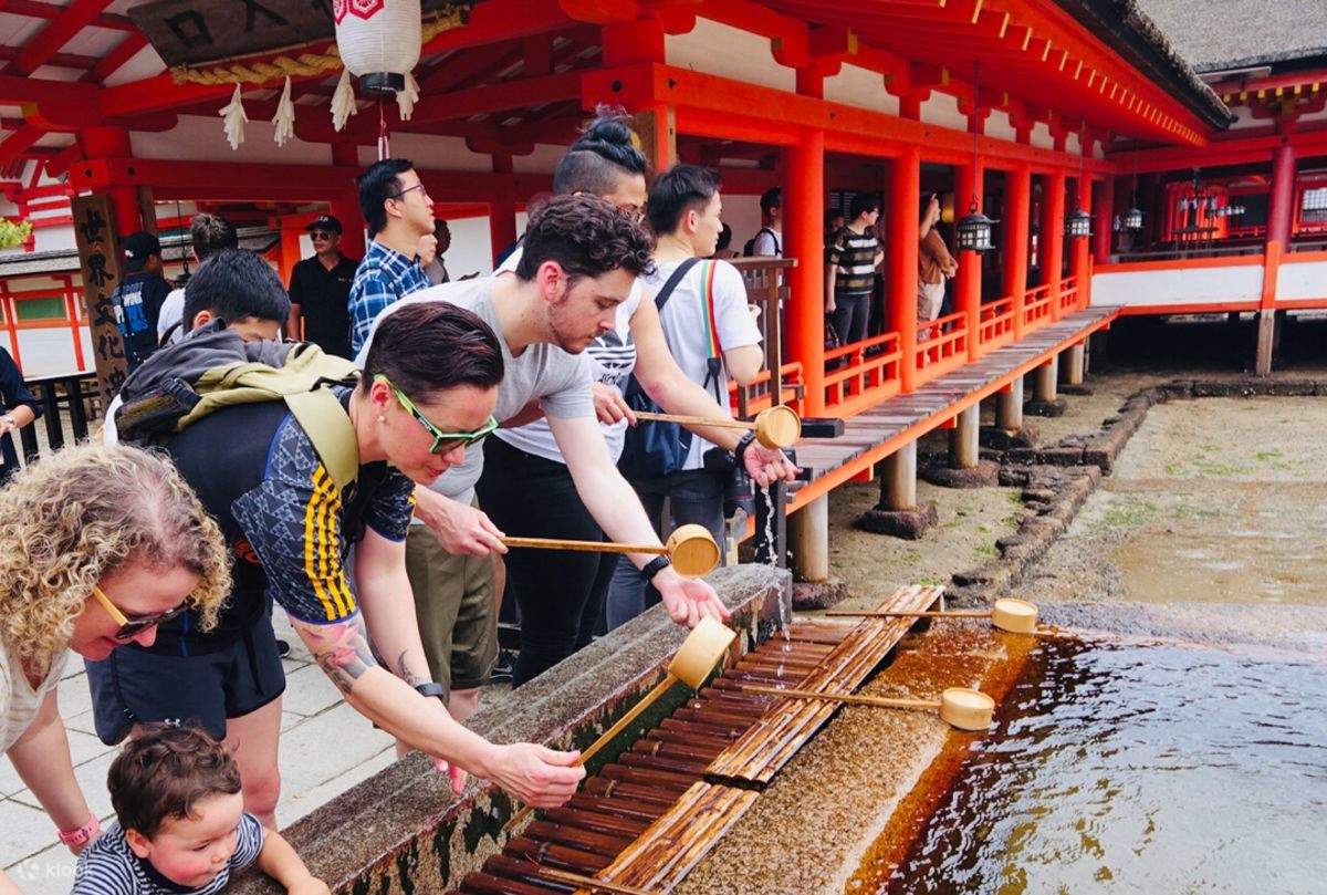 Excursion d'une demi-journée à Miyajima : Visite guidée historique à ...