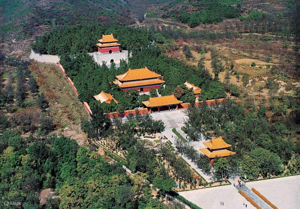 Private Day Tour: Juyongguan Great Wall, Sacred Road and Ming Tombs ...