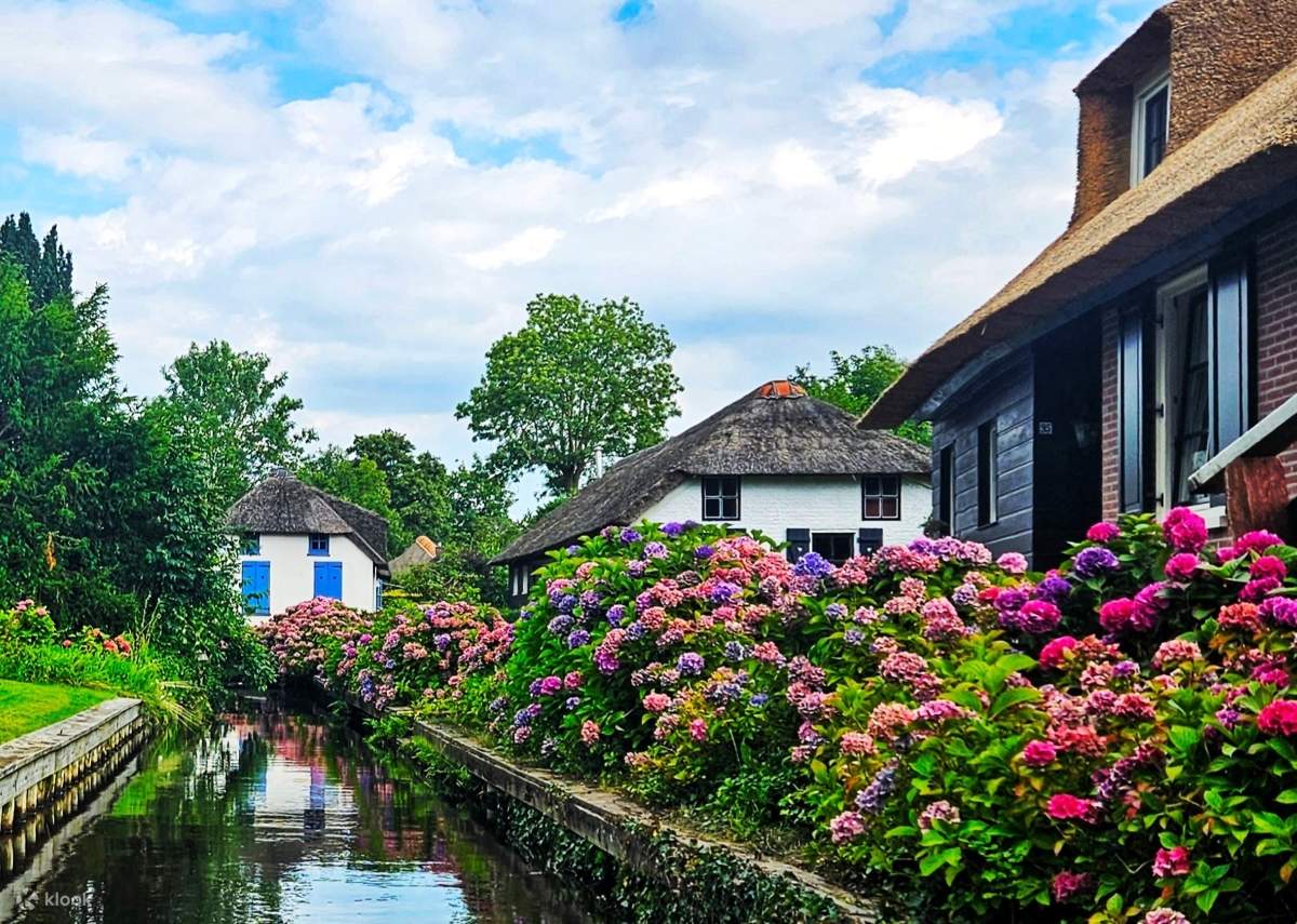 Discover the Charm: Giethoorn and Zaanse Schans Day Tour from Amsterdam ...