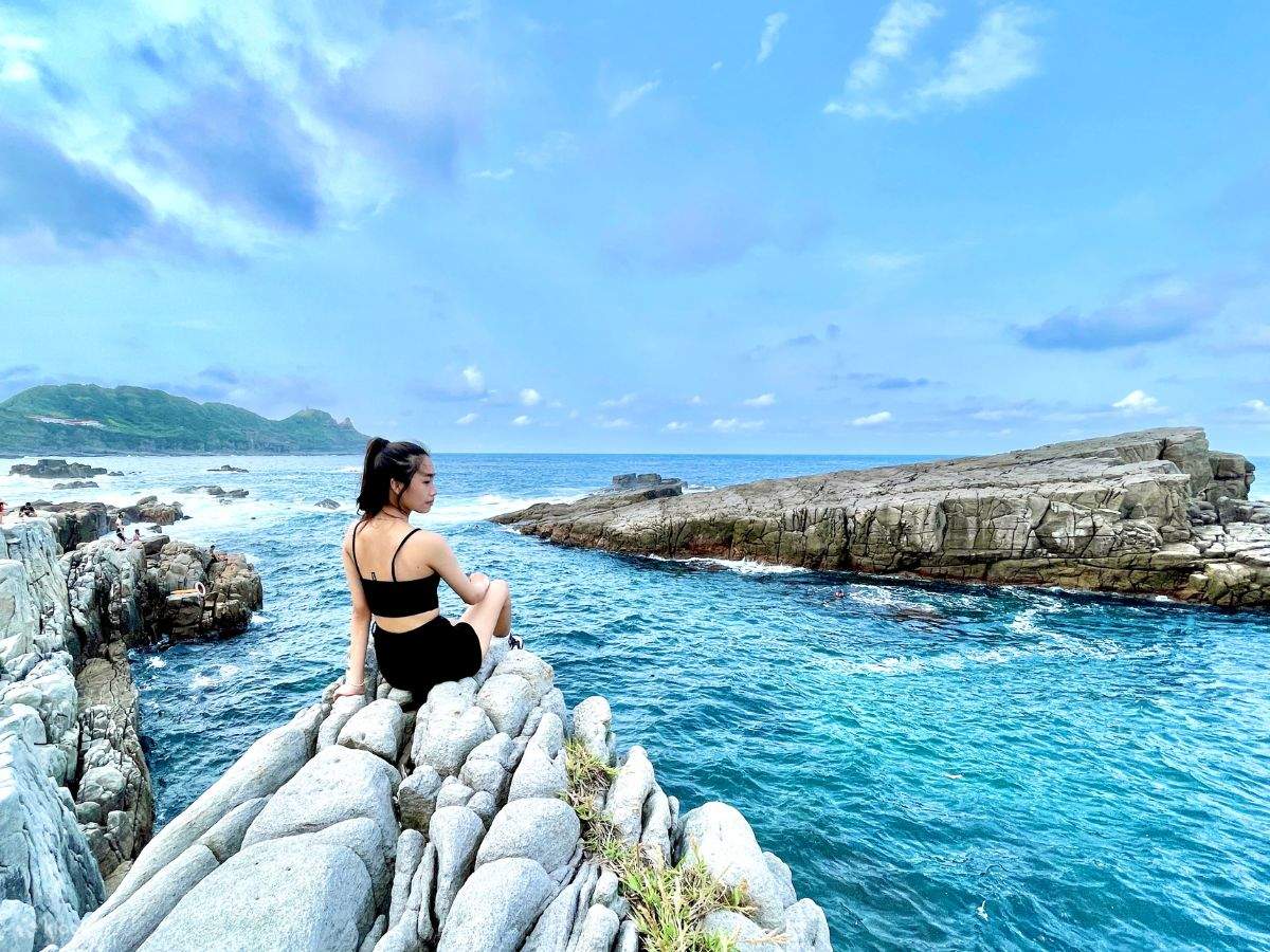 New Taipei: Longdong SUP Paddleboarding Experience & 3-Meter Cliff ...