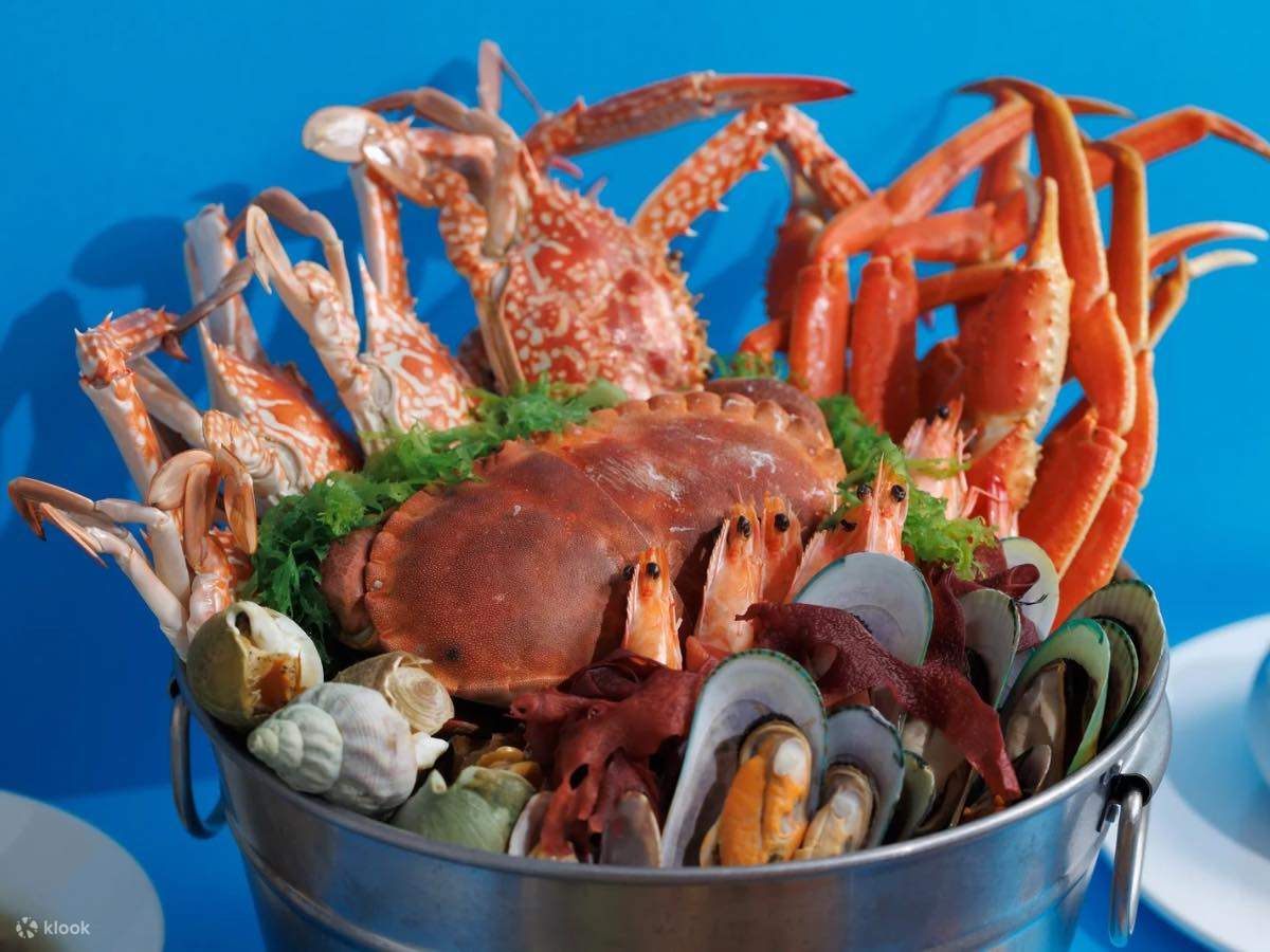 Buffet at Marina Kitchen in Hong Kong Ocean Park Marriott Hotel - Klook ...