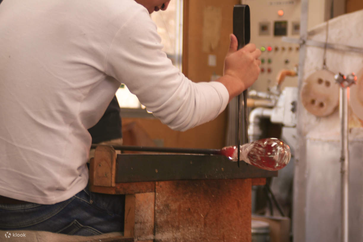 Online Reservation for Blown Glass Vase Making Experience - Klook