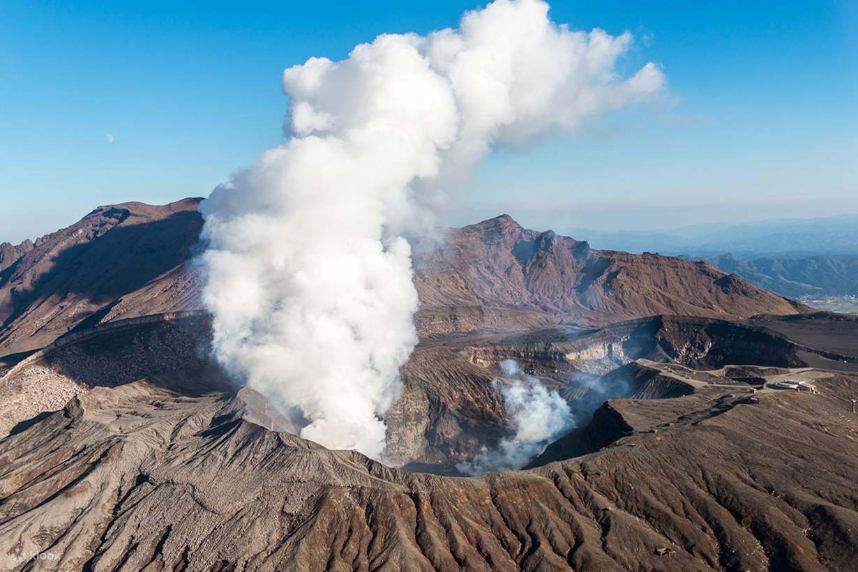 Tagestour zur Burg Kumamoto, Aso, Kurokawa Onsen und Takachiho-Schlucht ...