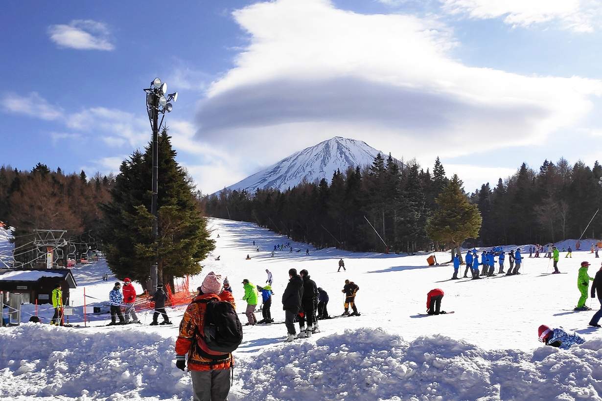 Mt. Fuji 2nd Station Yeti Snow Resort Snow Play/Skiing & Japanese Hot ...