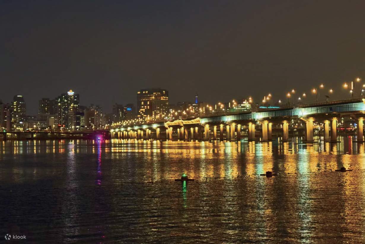 Seoul Night Tour:Han River Cruise & Gwangjang Market & Hidden Street ...