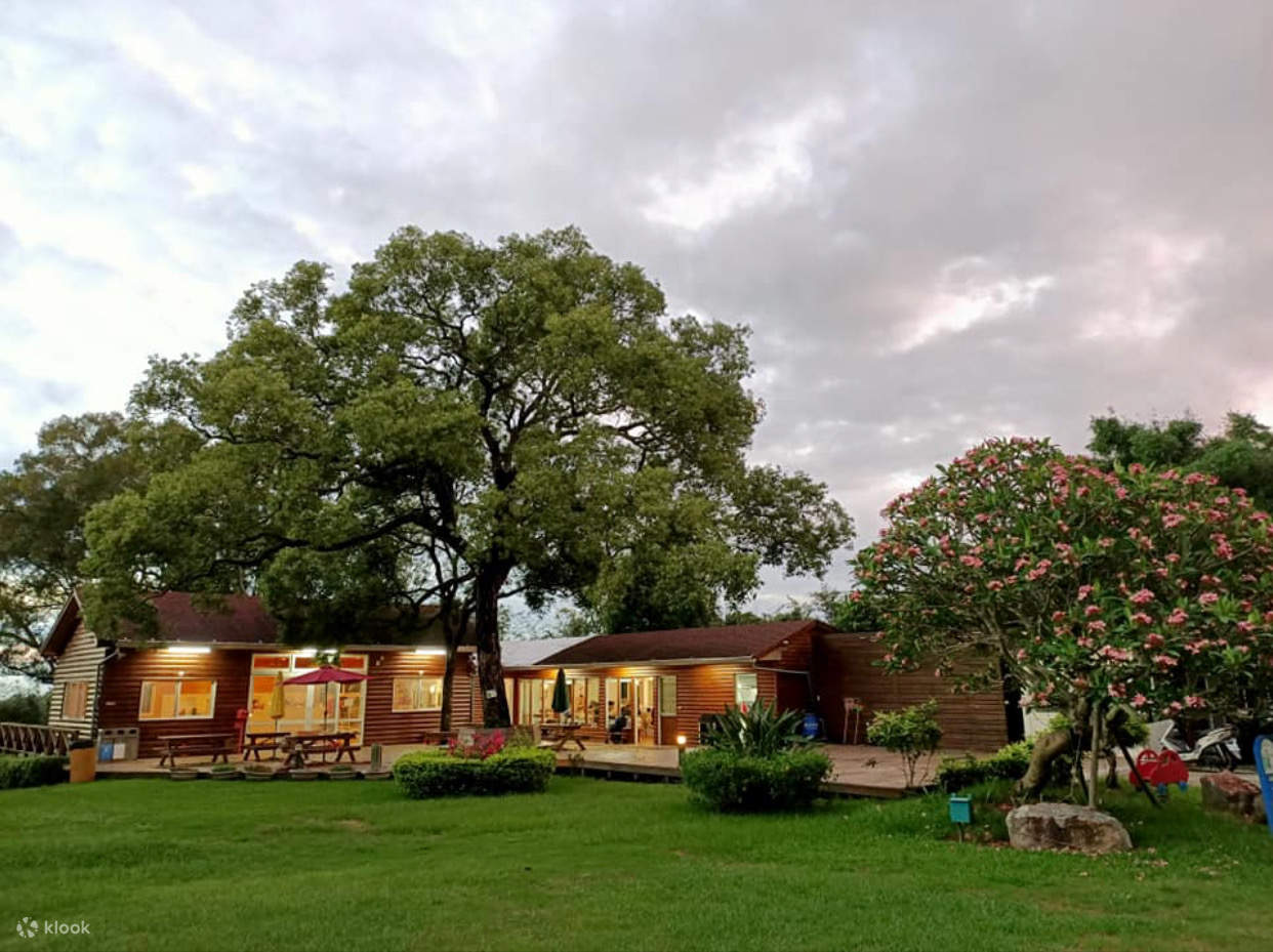 Miaoli Blue Magpie Resort Manor Gassho Village & Cabins & Camping Cars ...