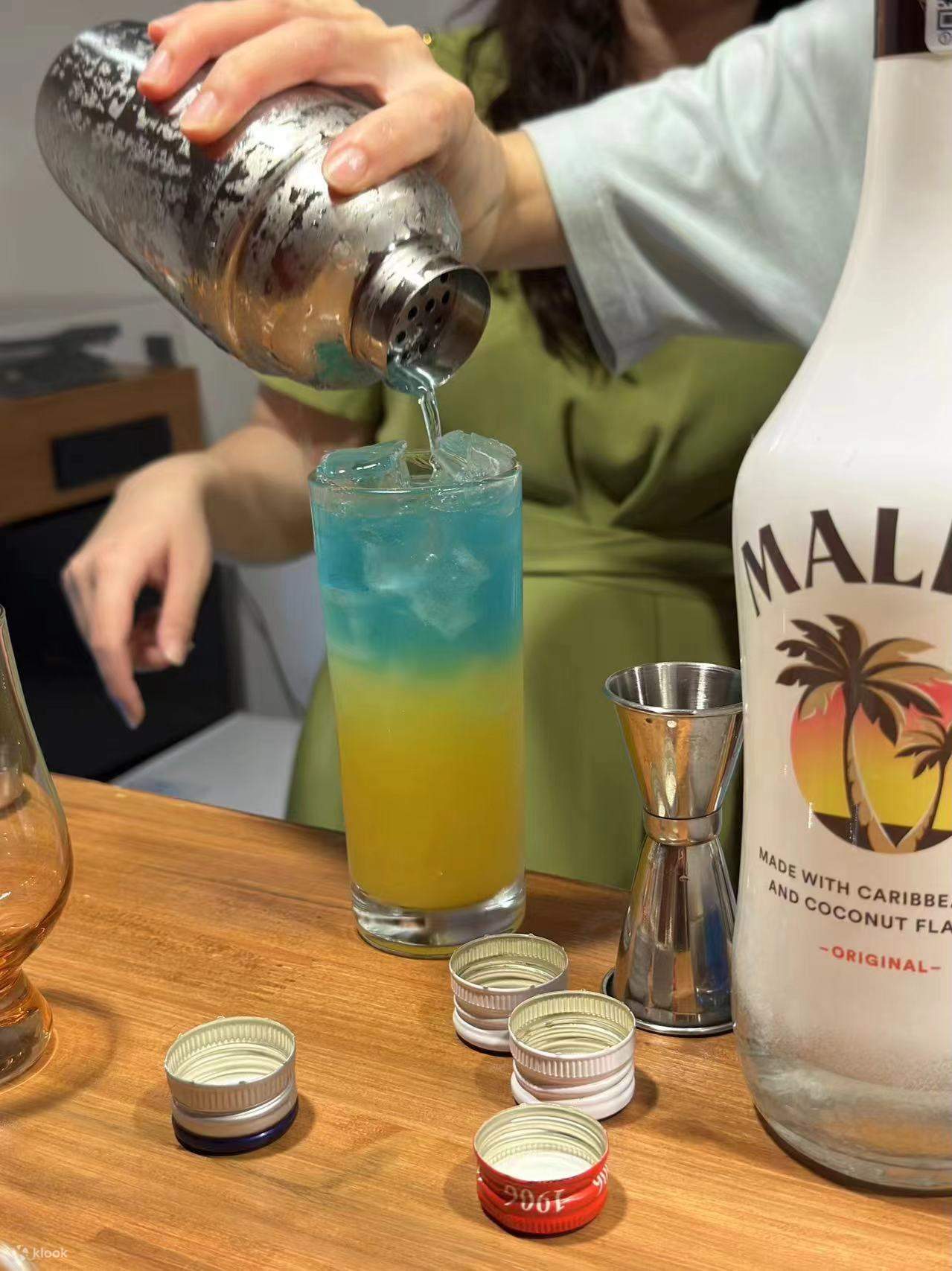 Come to Yongjia Road Street Bistro to learn how to make cocktails and make friends - Eatwith ...