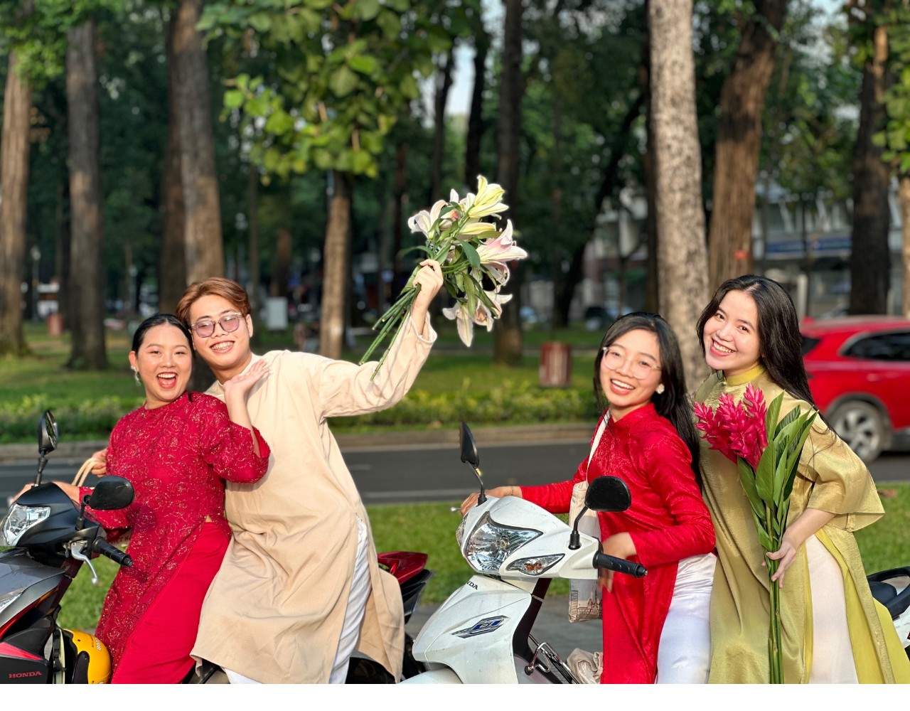 Ao Dai Experience with Iconic Instagram Tour in Saigon - Klook India