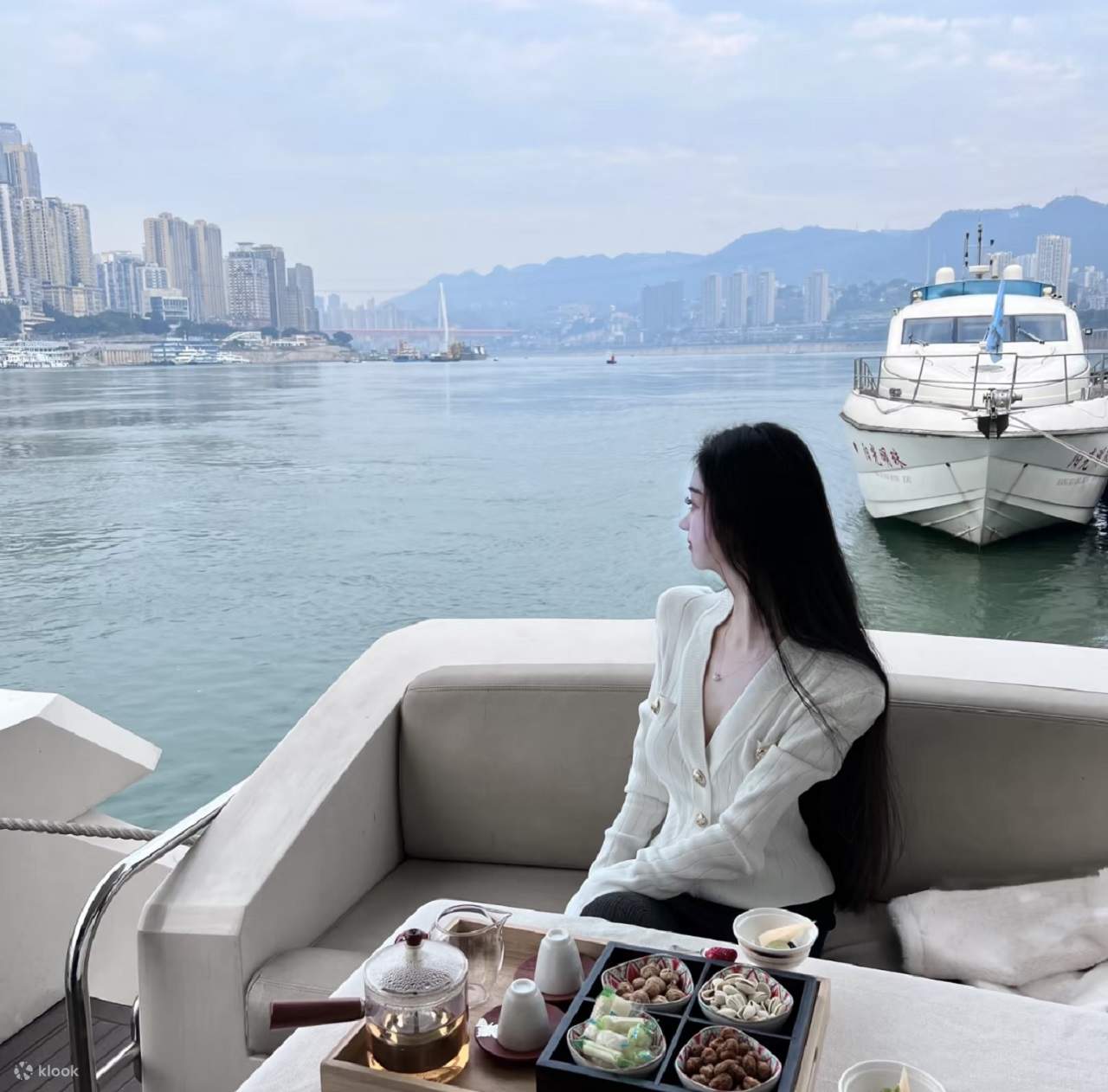 Chongqing Qianding Yacht Afternoon Tea Experience (Viewing the Two Rivers and Four Banks ...